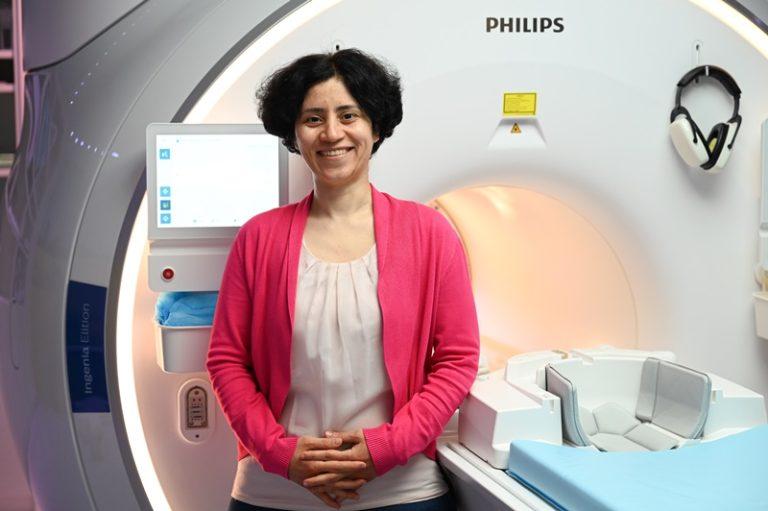 Priv.-Doz. Dr. Mona Salehi Ravesh leitet die Abteilung für ...