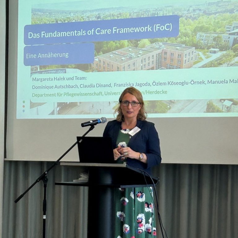 Tagung „Vielfalt Pflegewissenschaft“ rückt Grundlagen der Pflege in den ...